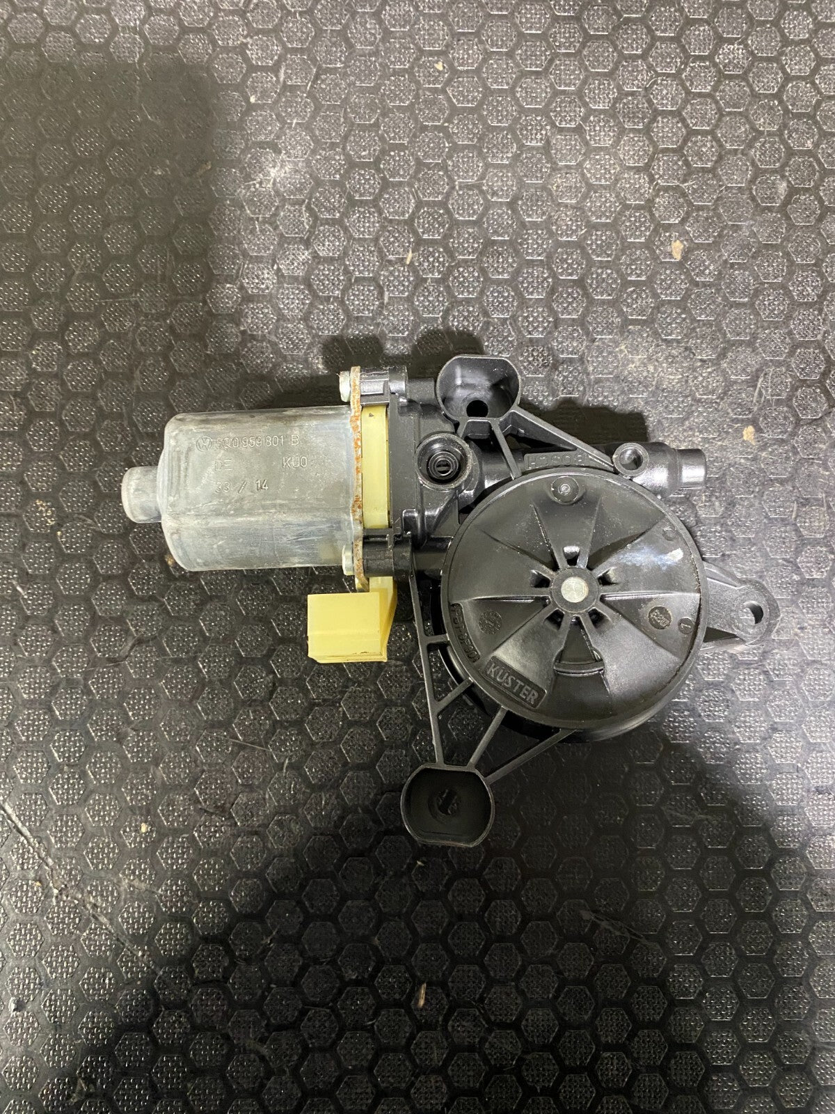 Volkswagen Window Motor 5Q0959801B – Sussex Dismantling